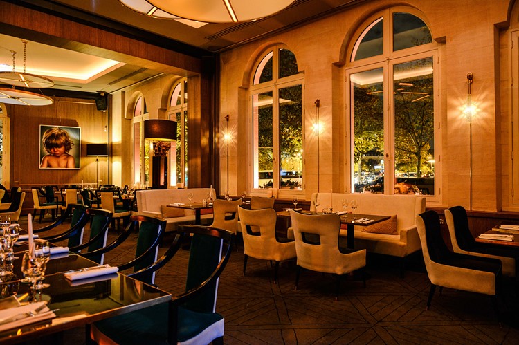 L'Arc Paris guest list & table bookings